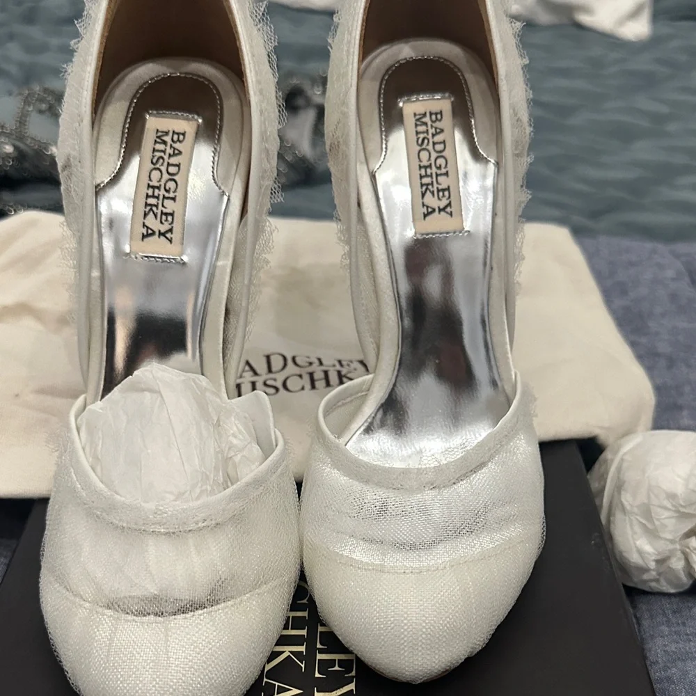 Badgley Mischka | Shoes | Badgley Mischka Ivory Lace Heels | Poshmark